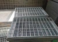 China Hot Dip Galvanized Stair Treads Steel Grating 60mm Serrated Style for sale