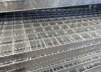 China AS1657 Standard Anti Skid Steel Stair Treads Grating 100mm For Parking Lot for sale