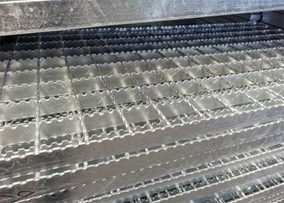 China AS1657 Standard Anti Skid Steel Stair Treads Grating 100mm For Parking Lot for sale
