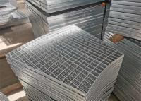 China Toothed Non Skid 32*3mm Stair Treads Steel Grating Hot Dip Galvanized for sale