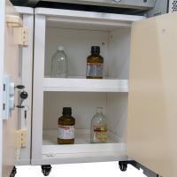 China Heat Resistant Laboratory Chemical Fume Hood Ductless H 2400mm for sale