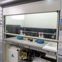 China Alkali Resistant Acid Digestion Fume Hood Damp Proof Anti Corrosion for sale