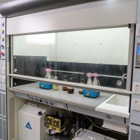 China Chemical Heat Resistant Explosion Proof Acid & Alkali Resistant Fume Hood for Laboratory for sale