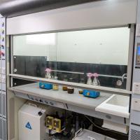 China Laboratory Heat Resistant Chemical Fume Cupboard Acid Alkali Resistant for sale