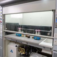 China Ventilation Lab Chemical Duct Fume Cupboard Acid Alkali Resistant Explosion Proof for sale