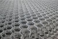 China Wear Resistant Hex Mesh Refractory Hexagonal Cellular Grating for sale