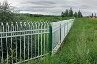 China 2000mm Tubular Steel Fence Square Pipe Horizontal Rail Garrison Fence for sale