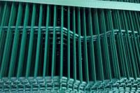 China V Profiled Welded Mesh Fencing 50x50mm 50x100mm 3D Curved Fence for sale