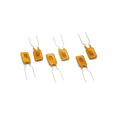 China SOCAY SC30-135SW0D Radial Lead PPTC Resettable Fuse 1.35A 30V for Overcurrent Protection for sale