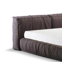 China Comfortable Ottoman Bed Queen Breathable With Hand Watered Cloth for sale