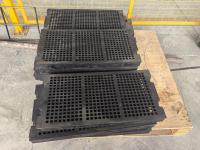 China Black Rubber Type Screen Panel 305*305 Size Excellent Abrasion Resistance Light Weight Easy To Fit Good Flexibility Low Noise for sale
