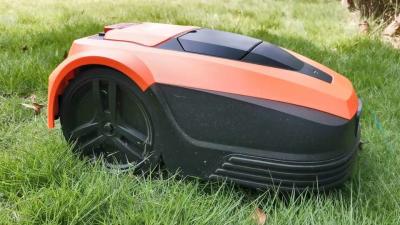 China Commercial Automatic Smart Lawn Mower 1 Acre 2 Acre for sale