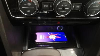 China Fast Car Wireless Charger with qi For Volkswagen VW Teramont, Phideon, T-ROC fast chargers 10W in car chargers for sale