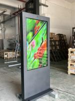 China Outdoor Floor Standing Digital Signage with 2000 cd/m² Brightness, IP55 Protection Rating, and Android 11 Motherboard for sale