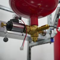 China 16L 2.5MPa Temperature Sense FM200 Hanging System Suspended Fire Suppression System for Switch Rooms for sale