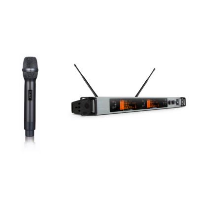 China 32 Preset Channels UHF Wireless Microphone High Voice Record For Singer for sale
