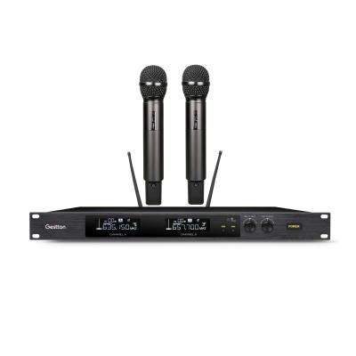 China OEM Handheld Dual Channel UHF Wireless Microphone 30MHz BandWidth Multi Function Clear Voice Customize for sale