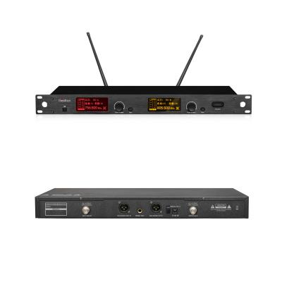 China 510-937MHz UHF Wireless Microphone For Stage Performance 90M Range for sale
