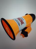 China Horn Siren Megaphone Battery Powered Megaphone 15W With Siren Switch for sale