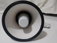 China 70Hz Compact Battery Operated Bullhorn Adjustable Strap 0.8kg for sale