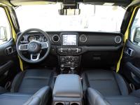 China 2022 Jeep Wrangler 4-Door 2.0T 4XE Sahara Plug-in Hybrid Fluorescent Yellow Limited Edition for sale