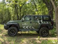 China 2024 BAIC BJ40 Multifunctional Off-Road Truck with Electric Rearview Mirror and ESC for sale