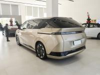 China As picture Xpeng X9 2024 model 702 super long battery life PRO with 235KW total motor power for sale