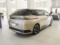 China As picture Xpeng X9 2024 model 702 super long battery life PRO with 235KW total motor power for sale