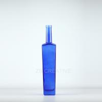 China 750ml Blue Spray Coated Glass Bottle with Cork Finish for Premium Spirits Packaging for sale