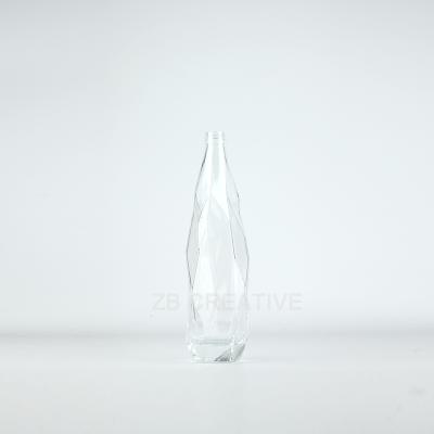 China 500ml Flint Glass Liquor Bottle with Screw Neck for Premium Spirits Packaging for sale