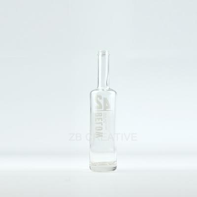 China 750ml Custom Glass Bottle Flint Glass Liquor Bottle with Screen Printing and Screw Top for Spirits Packaging for sale