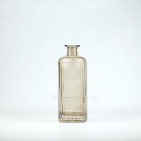 China 750ml Custom Glass Bottle Flint Sprayed Glass Liquor Bottle with 800g Heavy Base and Cork Finish for Vodka for sale