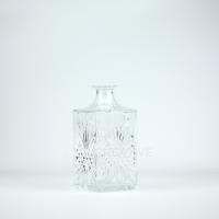 China 1000ml Flint Glass Engraved Liquor Bottle with Cork Finish for Premium Spirits for sale