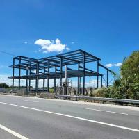 China Suitable for housing factory production equipment, this rapidly assembled steel-structure workshop features a high-strength framework and long-lasting stability. for sale