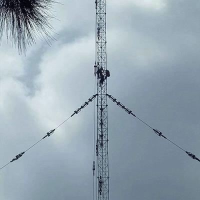 China Corrosion Resistant Polygonal Face A572 Guyed Cell Tower for sale