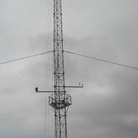 China Tubular Hot Dip Galvanized 40m Guyed Mast Tower for sale