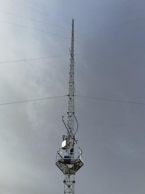 China 36m/S Powder Coated 30m High Guyed Lattice Tower for sale