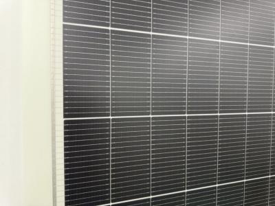 China 580W Curved PV Panel 23.8% Efficiency TOPCon Cell Vertical Wind Resistant for Street Light for sale