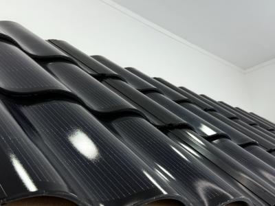 China 50W BIPV Solar Roof Tile 685x420mm Black Curved Photovoltaic Panel TOPCon 9 Cells for sale