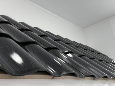 China Flexible Solar Roof Tiles 50W TOPCon Curved Solar Shingles 685x420mm IP68 for sale