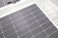 China 580W TOPCon Solar Panel with 23.5% Efficiency and 3.3 kg/m² Weight for Flexible Roof Installation for sale