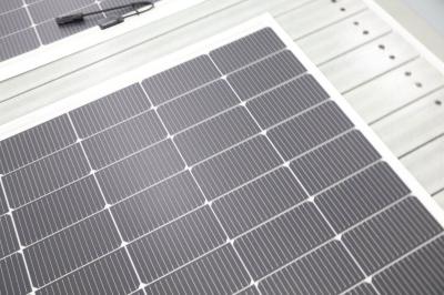 China 580W TOPCon Solar Panel with 23.5% Efficiency and 3.3 kg/m² Weight for Flexible Roof Installation for sale
