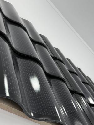 China 50W BIPV Solar Roof Tile Black Topcon Cell 685x420x9mm One Piece Molding Curved Glass for sale