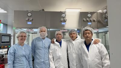 China Servo Motor Controlled Media Filling Machine with Drip-proof Design and Online Weighing System for Cell Culture Media for sale