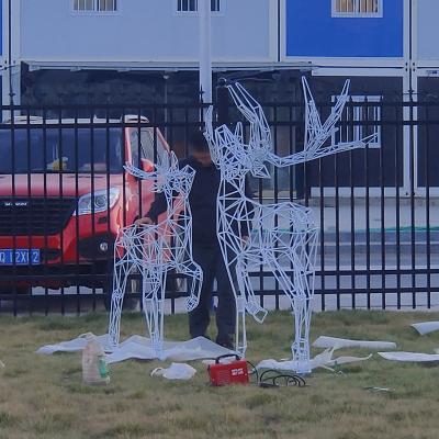 China Openwork Wire Deer Ss Sculpture Outdoor Garden Metal Statue for sale