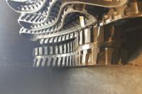 China Black 108mm Pitch Continuous Rubber Track Case 35 / Kobelco Sko 35.1 for sale