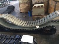 China 420x100x54  Block Tread  Cralwer MX55 Excavator Rubber Track for sale