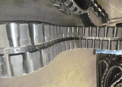 China 88 Links Excavator Rubber Tracks 450mm Wide 71mm Pitch With Block Lug Pattern for sale