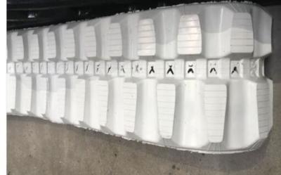 China Non - Marking GREy Tractor Rubber Tracks 250*48.5k*84 For Yanmar 48.5mm Pitch for sale