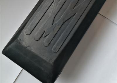 China Crawler Machine Anti Vibration Bolt On Rubber Track Pads for sale